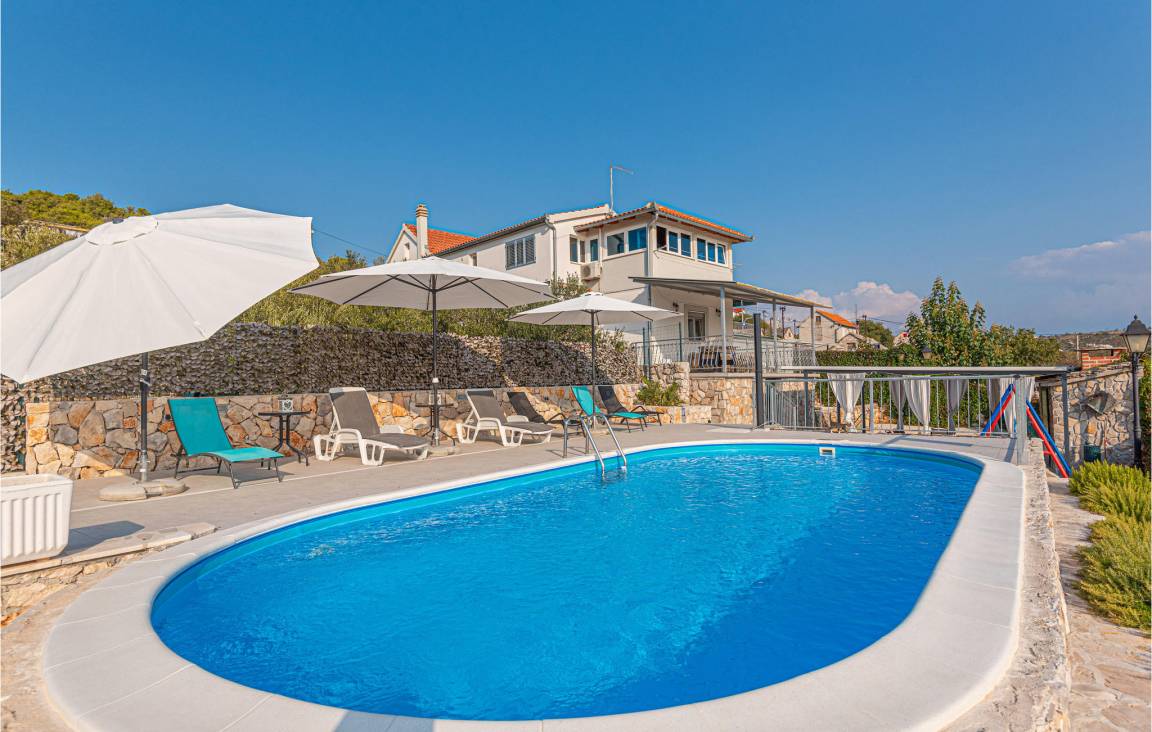 170 M² House ∙ 4 Bedrooms ∙ 8 Guests - Primošten
