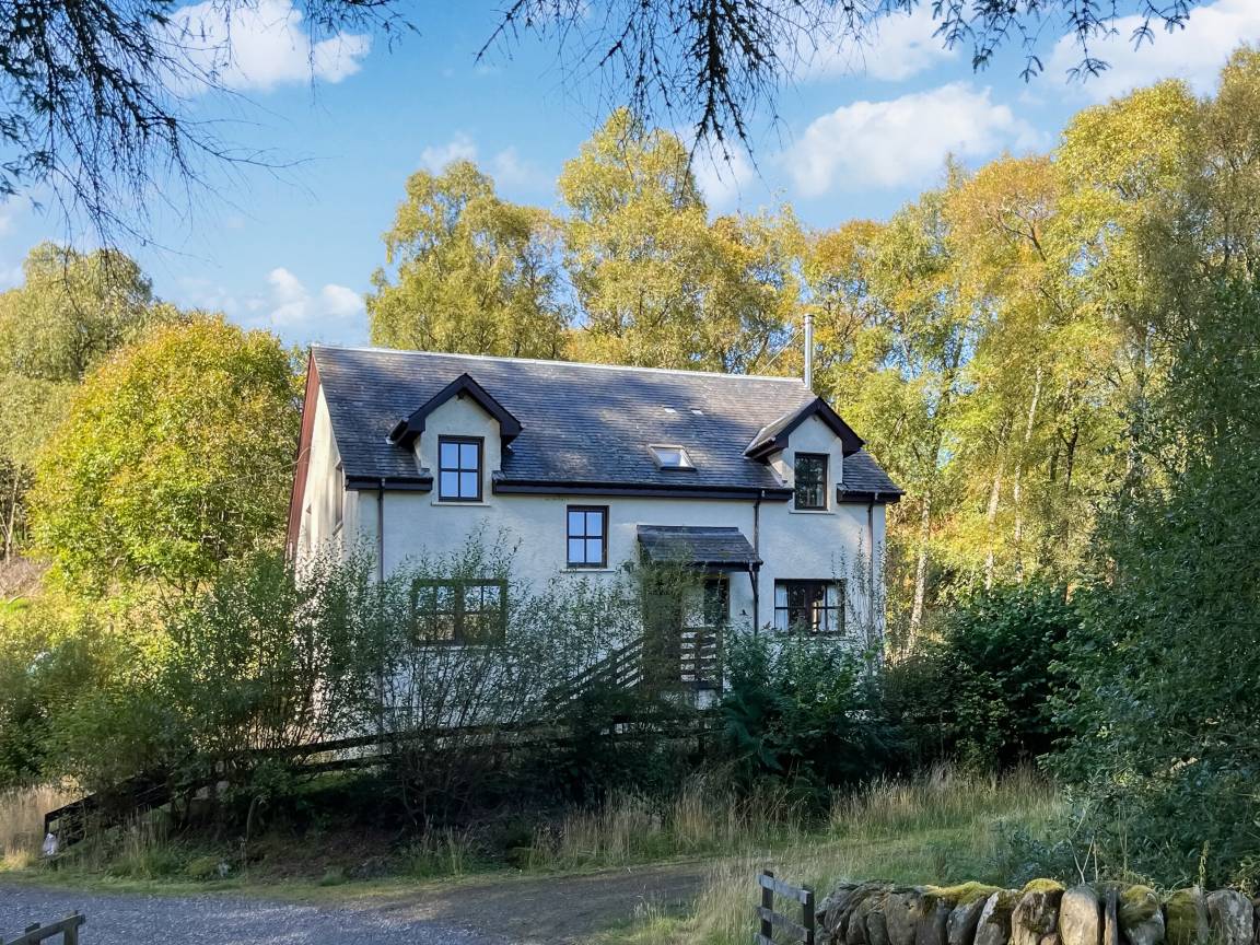 Cottage ∙ 4 Bedrooms ∙ 8 Guests - Loch Tay