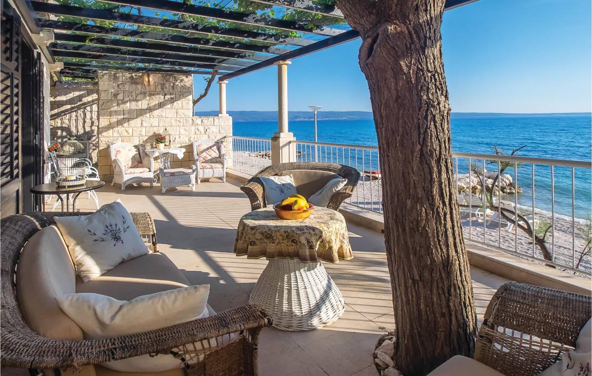 140 M² House ∙ 3 Bedrooms ∙ 6 Guests - Podstrana