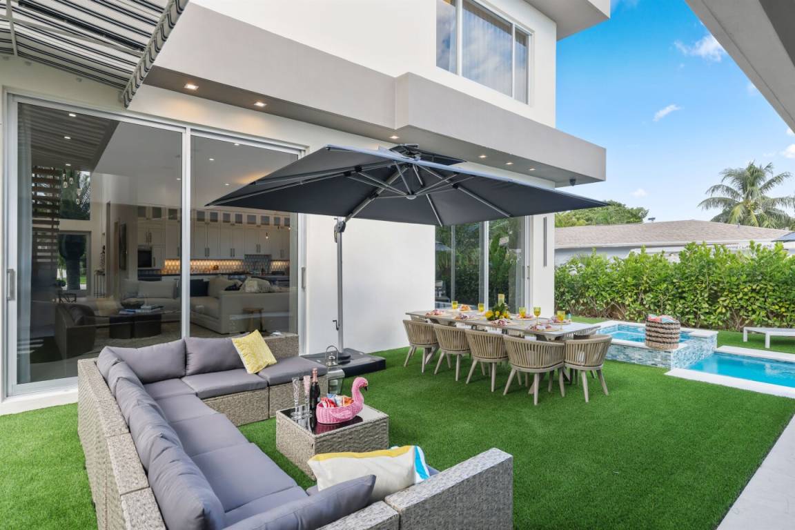 390 M² House ∙ 5 Bedrooms ∙ 12 Guests - Delray Beach, FL