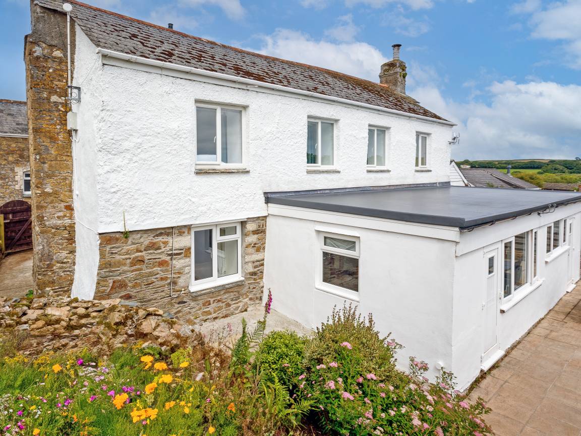 Cottage ∙ 5 Bedrooms ∙ 10 Guests - St Austell