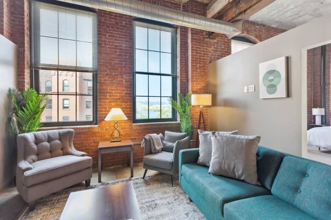 140 M² Apartment ∙ 2 Bedrooms ∙ 6 Guests - Pittsburgh, PA