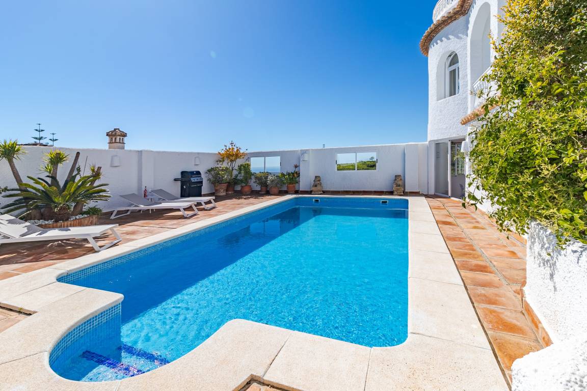300 M² Villa ∙ 5 Bedrooms ∙ 10 Guests - Salobreña