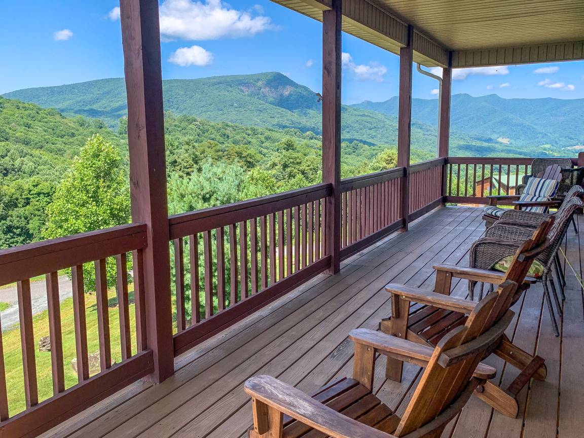 House ∙ 4 Bedrooms ∙ 8 Guests - West Jefferson, NC
