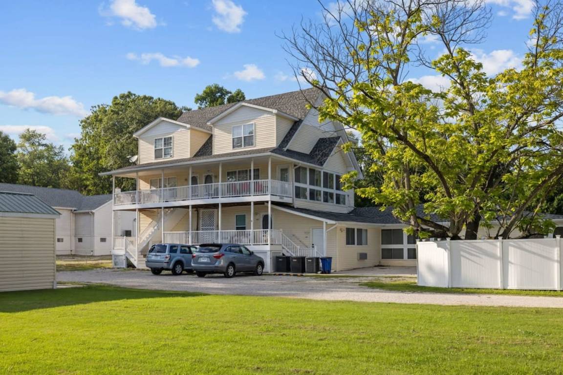 Apartment ∙ 1 Bedroom ∙ 2 Guests - Arnold, MO