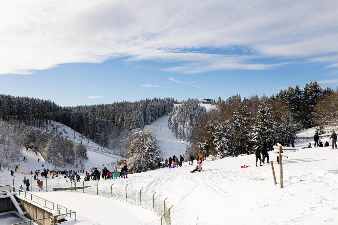 200 M² Bungalow ∙ 4 Schlafzimmer ∙ 8 Gäste - Meschede