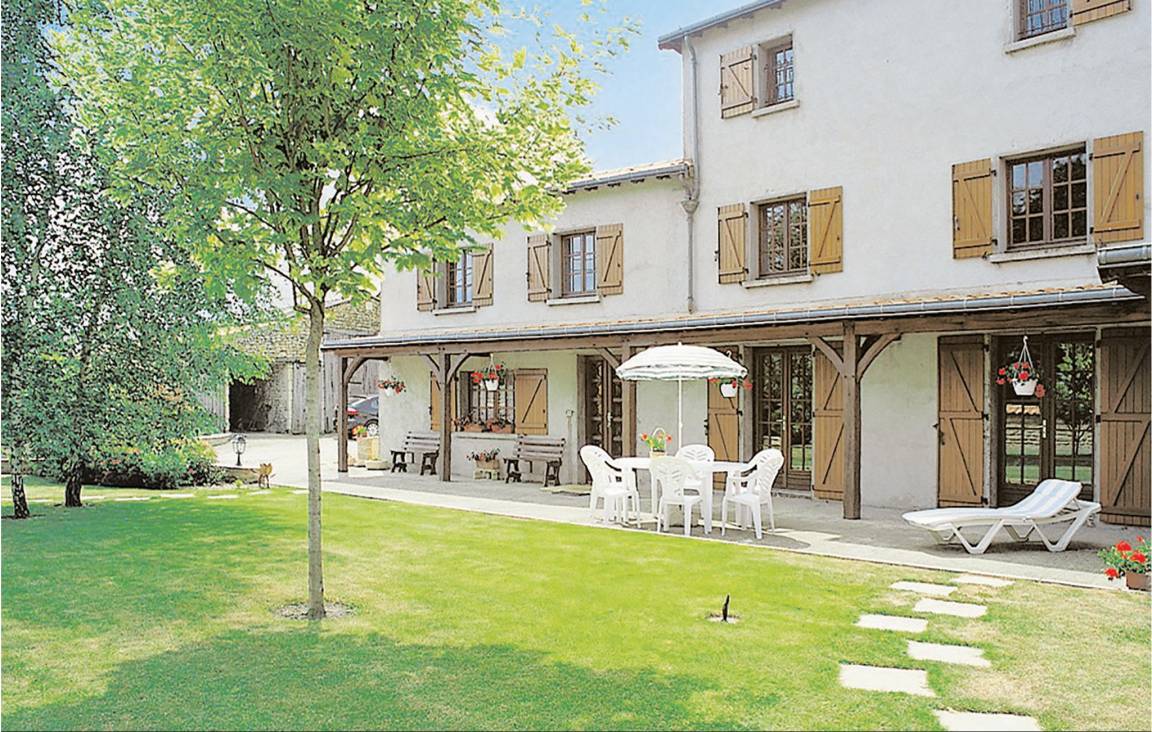 135 M² Maison De Vacances ∙ 5 Chambres ∙ 10 Personnes - Thouars