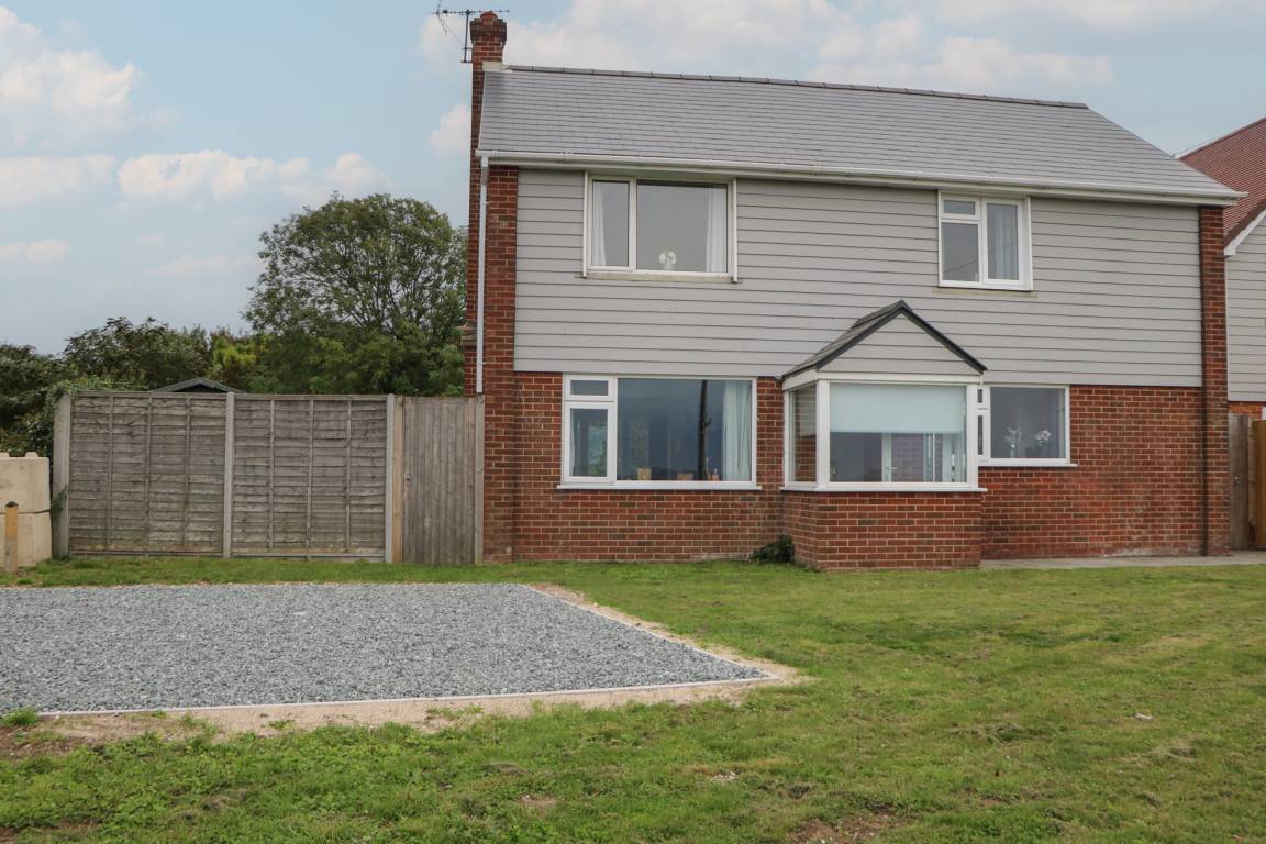 Cottage ∙ 4 Bedrooms ∙ 6 Guests - Deal