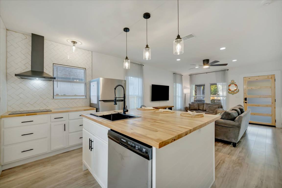 Apartment ∙ 2 Bedrooms ∙ 4 Guests - St. Petersburg, FL