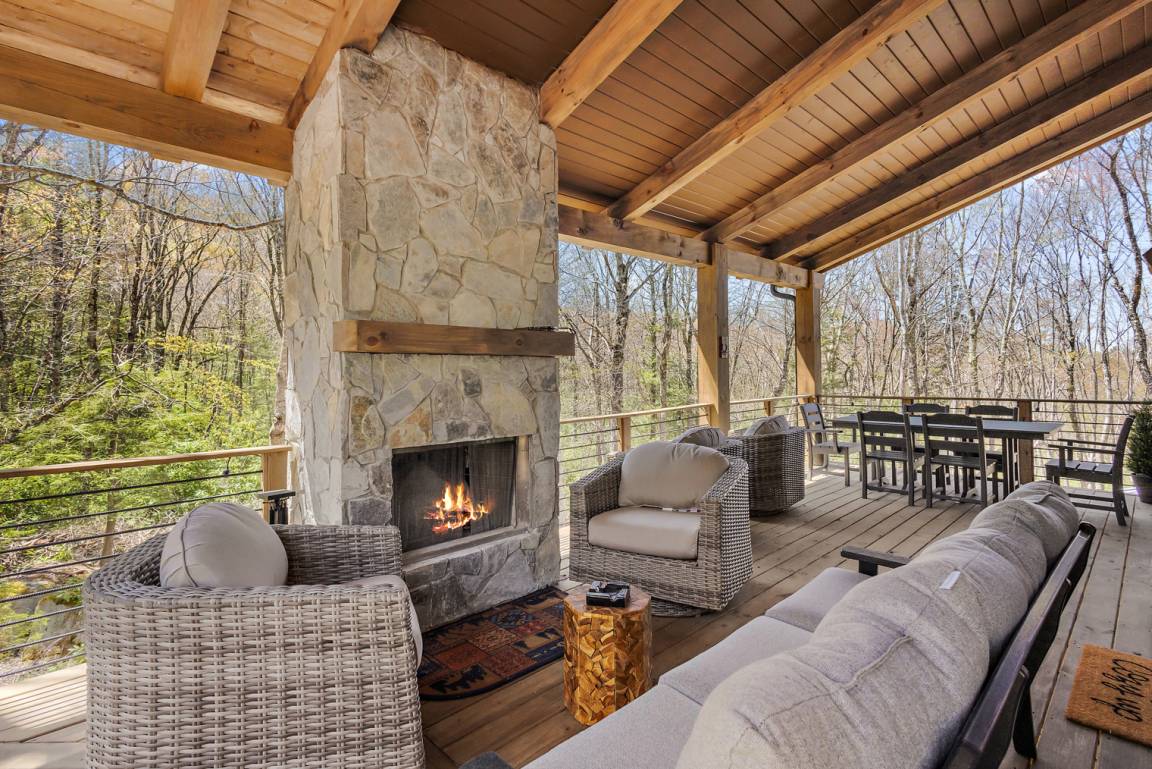 372 M² Cabin ∙ 2 Bedrooms ∙ 12 Guests - Beech Mountain, NC