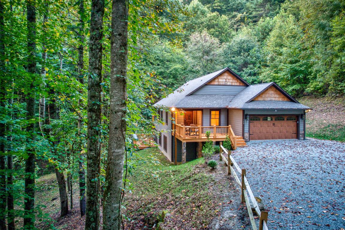 House ∙ 4 Bedrooms ∙ 8 Guests - Boone, NC