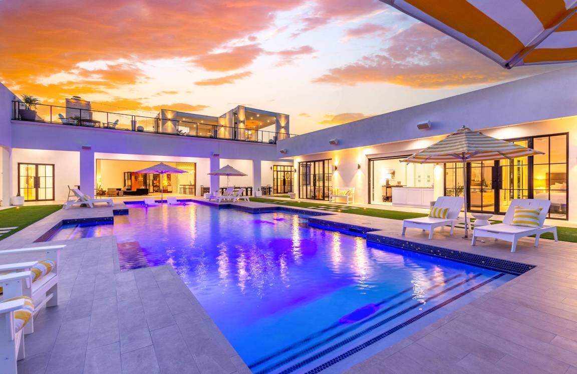 929 M² House ∙ 6 Bedrooms ∙ 18 Guests - Phoenix, AZ