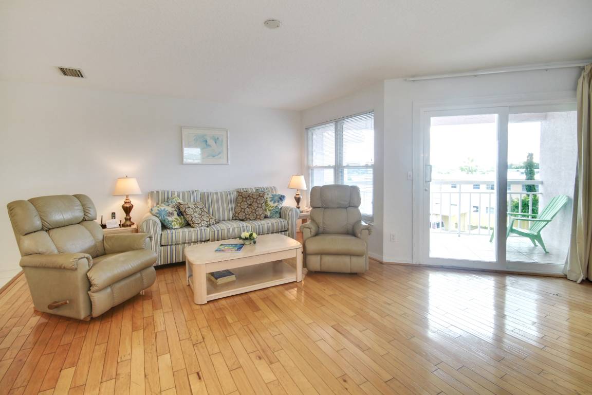 93 M² Condo ∙ 2 Bedrooms ∙ 5 Guests - Treasure Island, FL