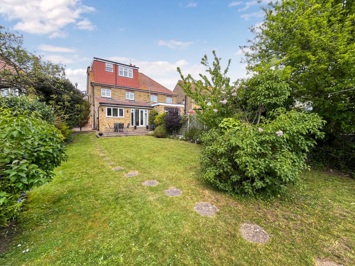 Cottage ∙ 4 Bedrooms ∙ 6 Guests - Broadstairs