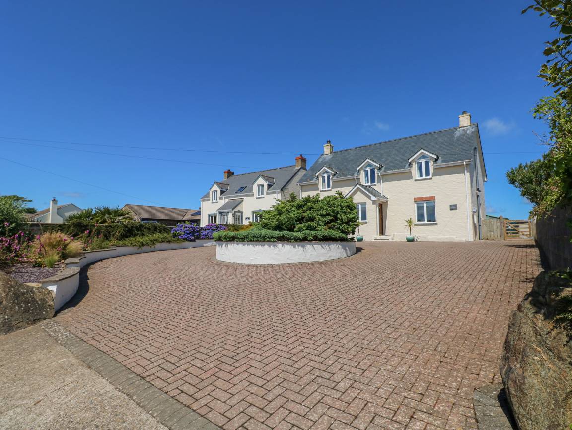 Cottage ∙ 4 Bedrooms ∙ 8 Guests - Solva