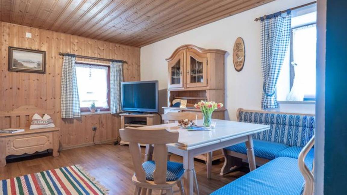 Ferienwohnung ∙ 2 Schlafzimmer ∙ 5 Gäste - Bernau am Chiemsee