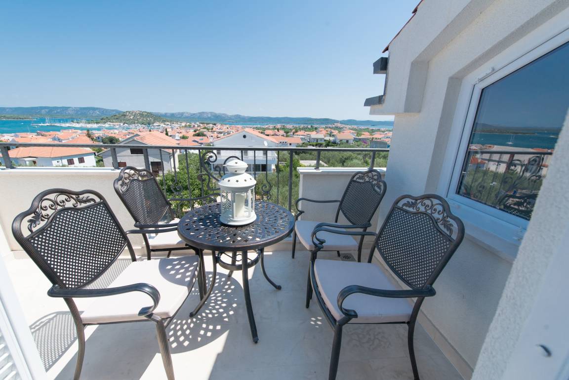 49 M² Apartment ∙ 2 Bedrooms ∙ 4 Guests - Murter