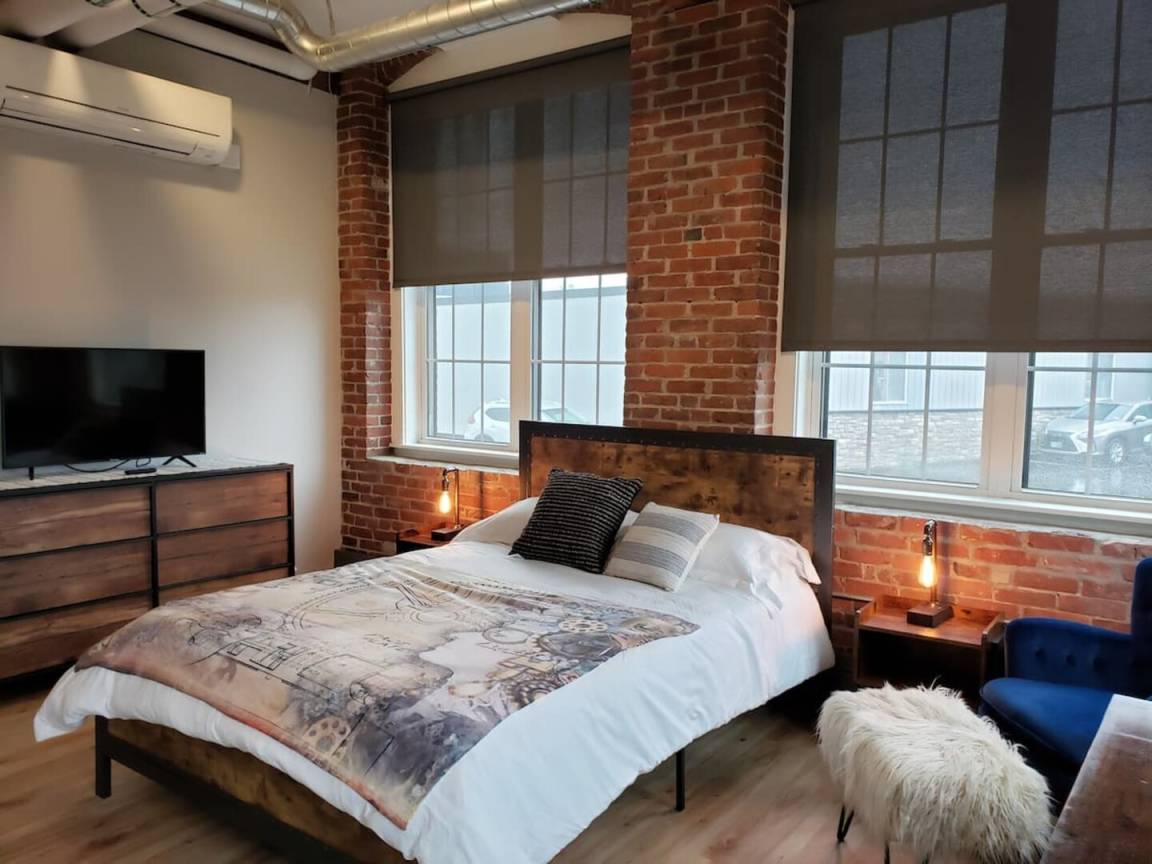 70 M² Studio Flat ∙ 1 Bedroom ∙ 2 Guests - Manchester, NH