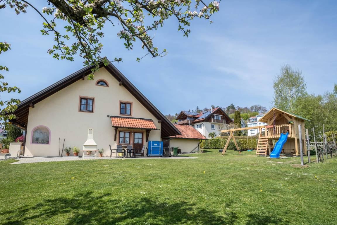 98 M² Ferienwohnung ∙ 3 Schlafzimmer ∙ 5 Gäste - Kressbronn am Bodensee