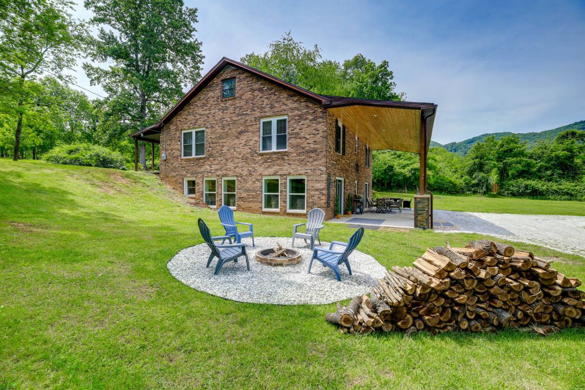 222 M² House ∙ 4 Bedrooms ∙ 10 Guests - Galax, VA