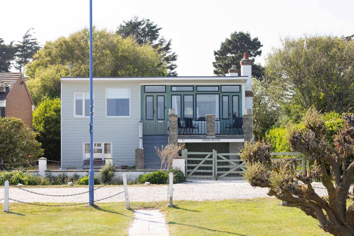 Apartment ∙ 3 Bedrooms ∙ 6 Guests - Bognor Regis