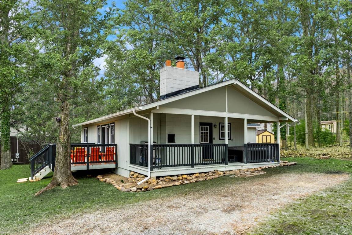 House ∙ 4 Bedrooms ∙ 10 Guests - Breaux Vineyards, Purcellville