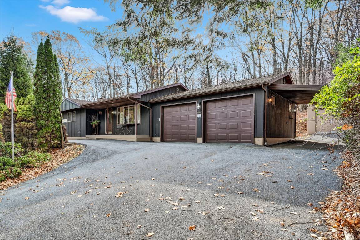 House ∙ 2 Bedrooms ∙ 6 Guests - Pocono Mountains, PA