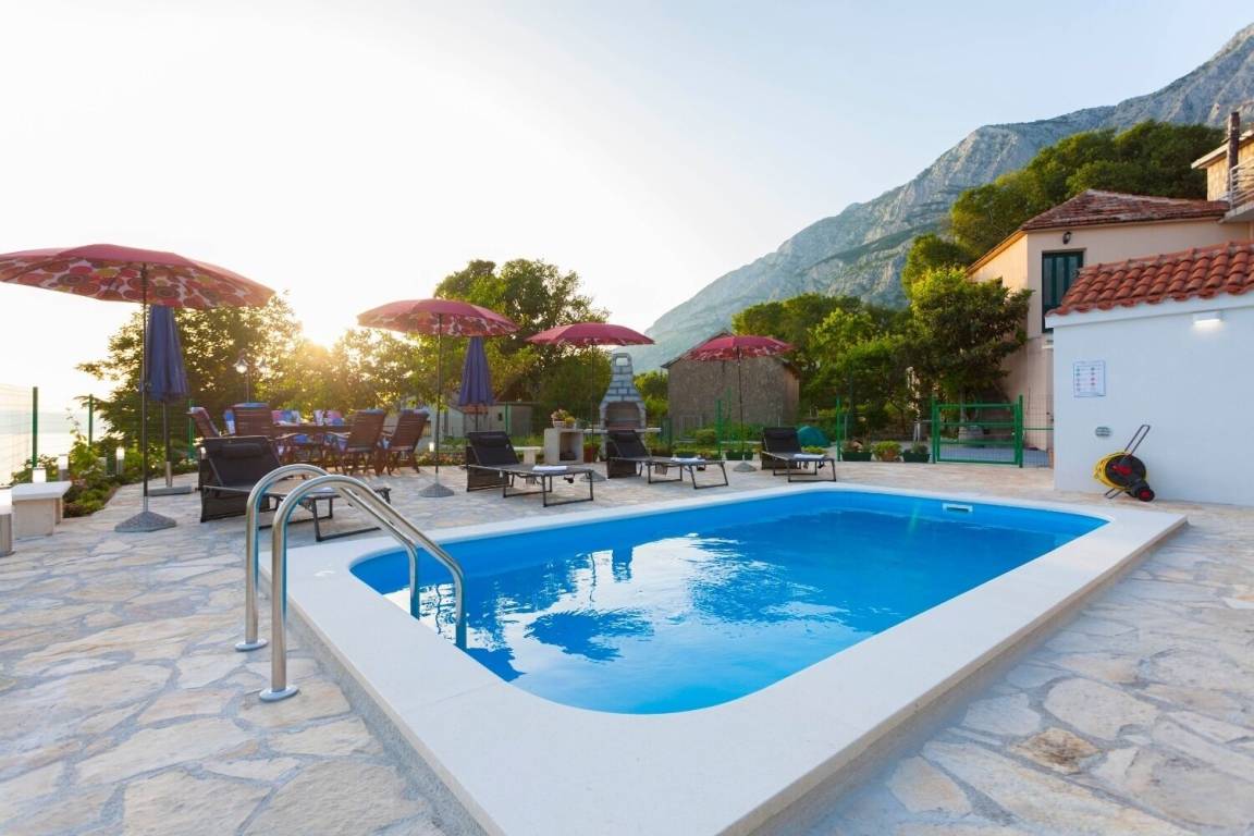 180 M² Ferienhaus ∙ 4 Schlafzimmer ∙ 10 Gäste - Tučepi