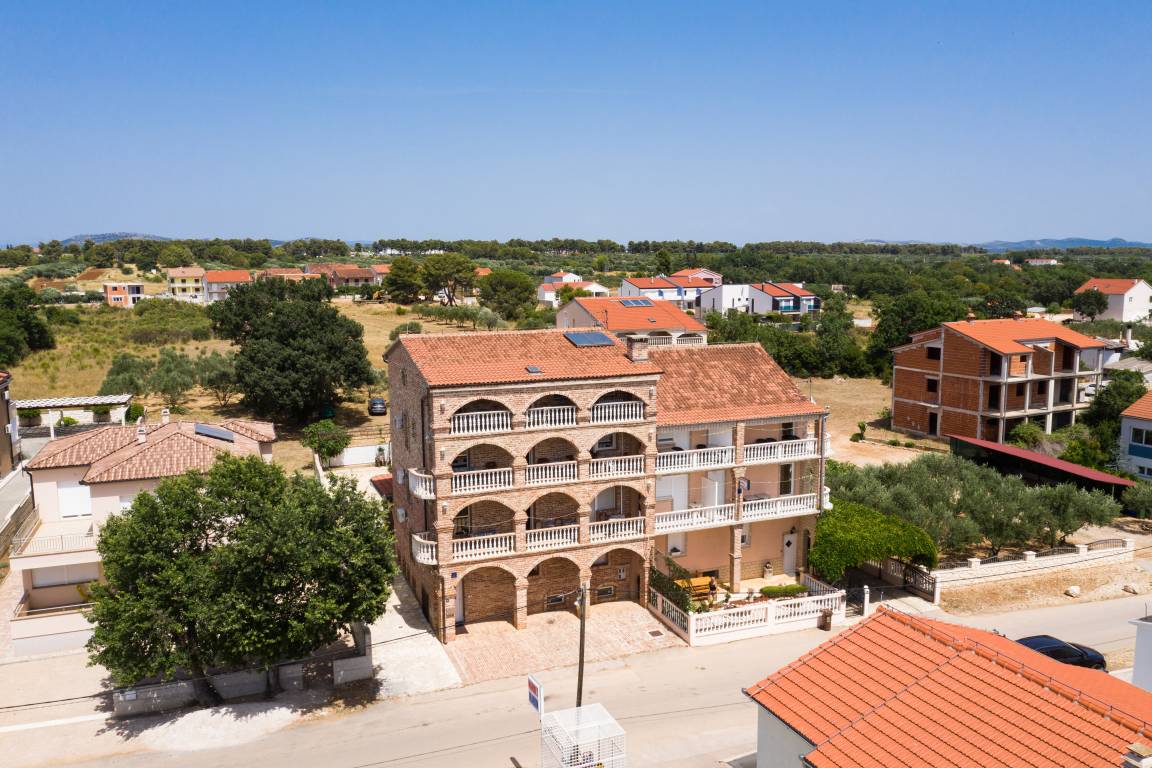 65 M² Ferienwohnung ∙ 3 Schlafzimmer ∙ 8 Gäste - Biograd na Moru