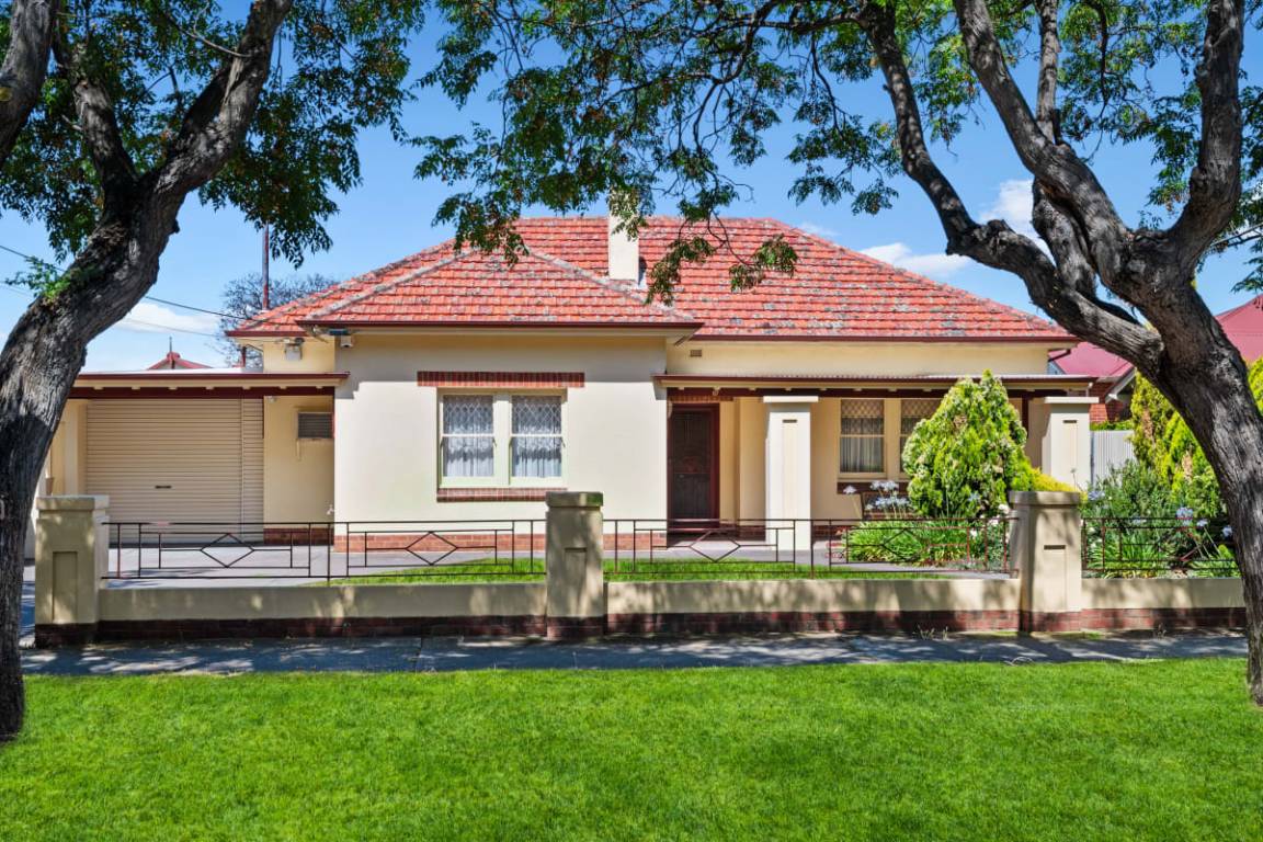 877 M² House ∙ 4 Bedrooms ∙ 12 Guests - Enfield