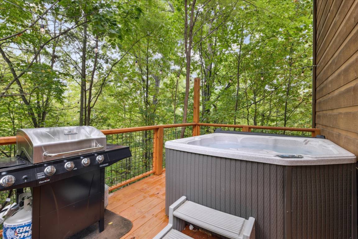 94 M² Cabin ∙ 2 Bedrooms ∙ 4 Guests - Gatlinburg, TN
