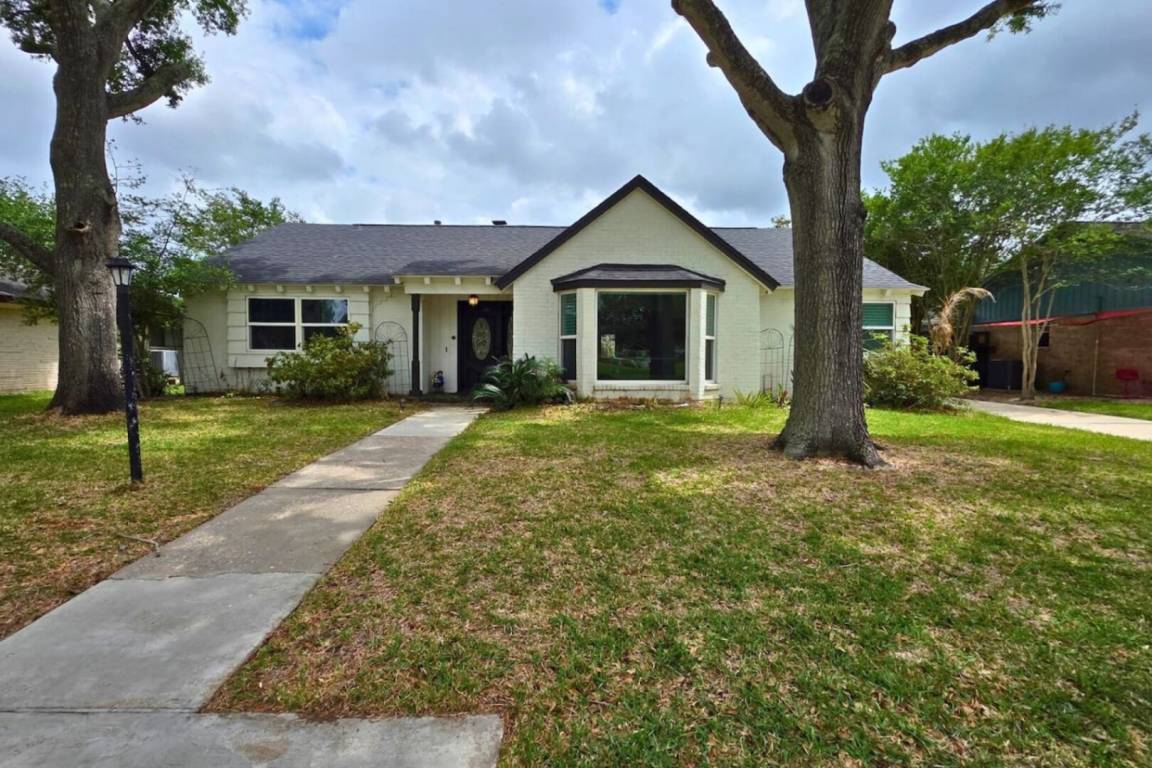 216 M² House ∙ 4 Bedrooms ∙ 7 Guests - League City, TX