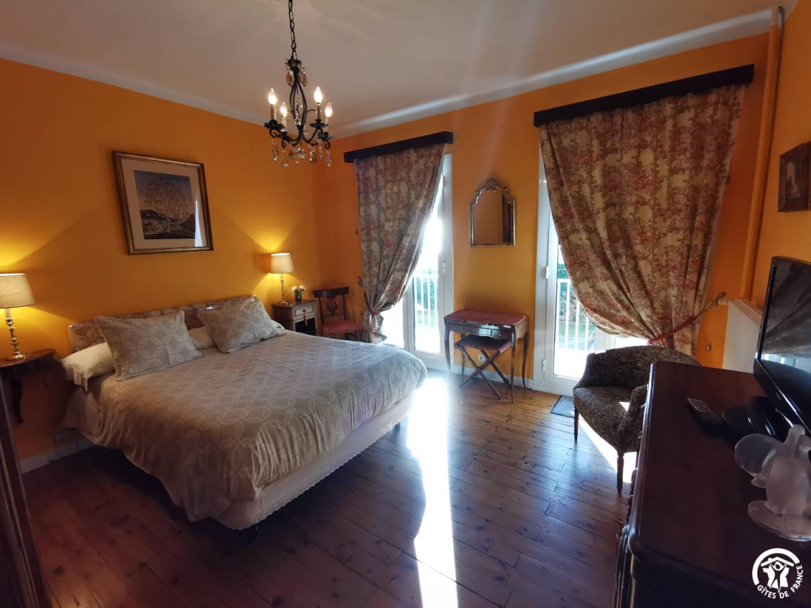 73 M² Gîte ∙ 1 Chambre ∙ 4 Personnes - Bourg-Madame