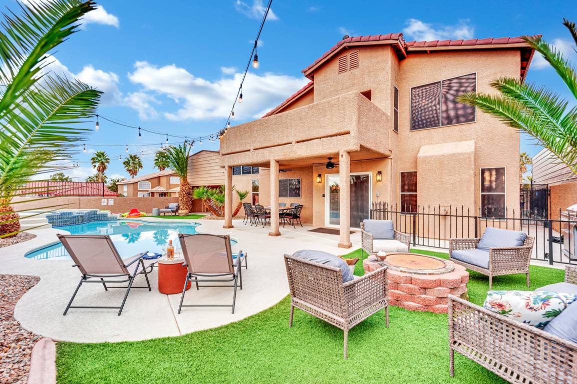 200 M² House ∙ 4 Bedrooms ∙ 8 Guests - Lake Las Vegas, NV