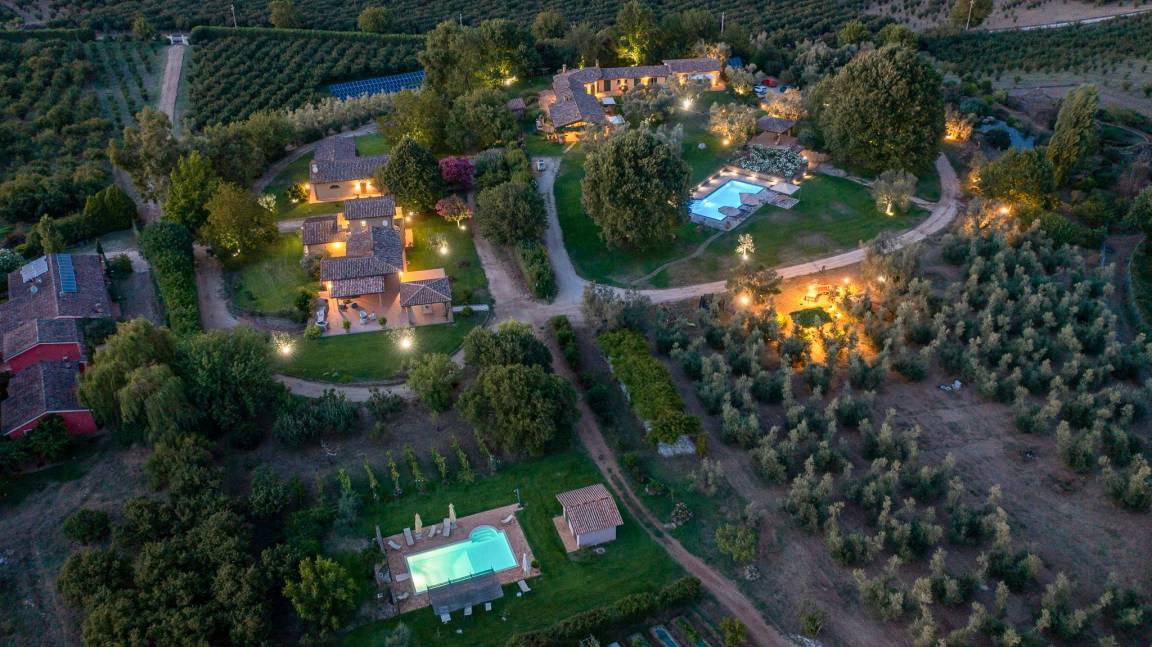 420 M² Huis ∙ 6 Slaapkamers ∙ 12 Gasten - Trevignano Romano