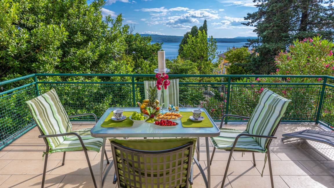 250 M² Villa ∙ 5 Bedrooms ∙ 10 Guests - Crikvenica