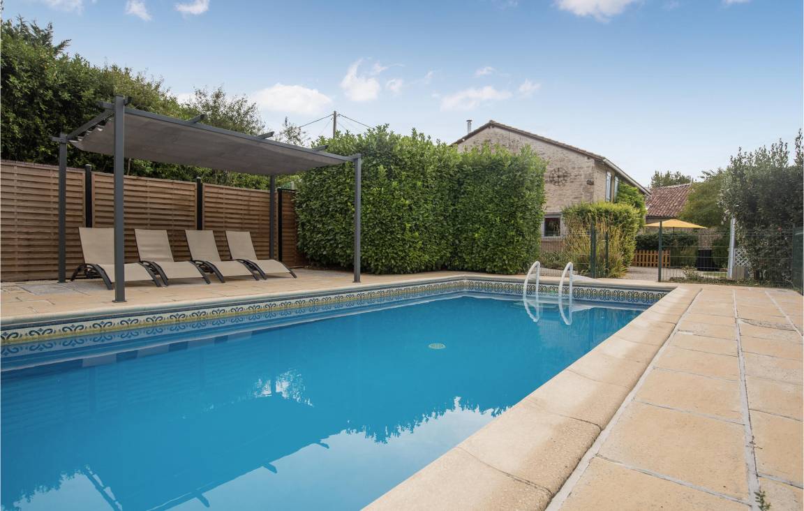 67 M² Huis ∙ 2 Slaapkamers ∙ 4 Gasten - Charente