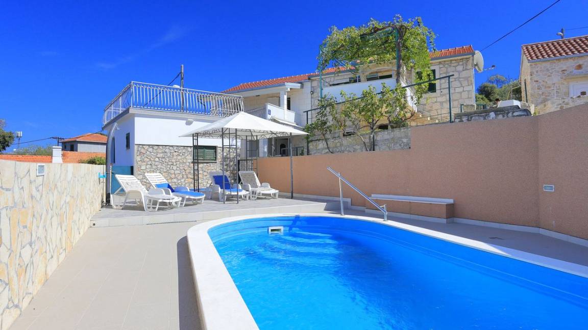 111 M² House ∙ 5 Bedrooms ∙ 9 Guests - Sevid