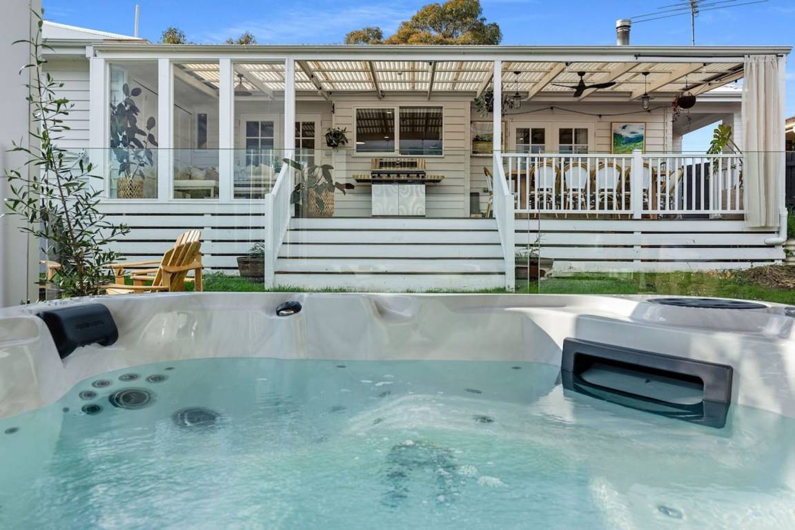 House ∙ 6 Bedrooms ∙ 14 Guests - Yarra Glen