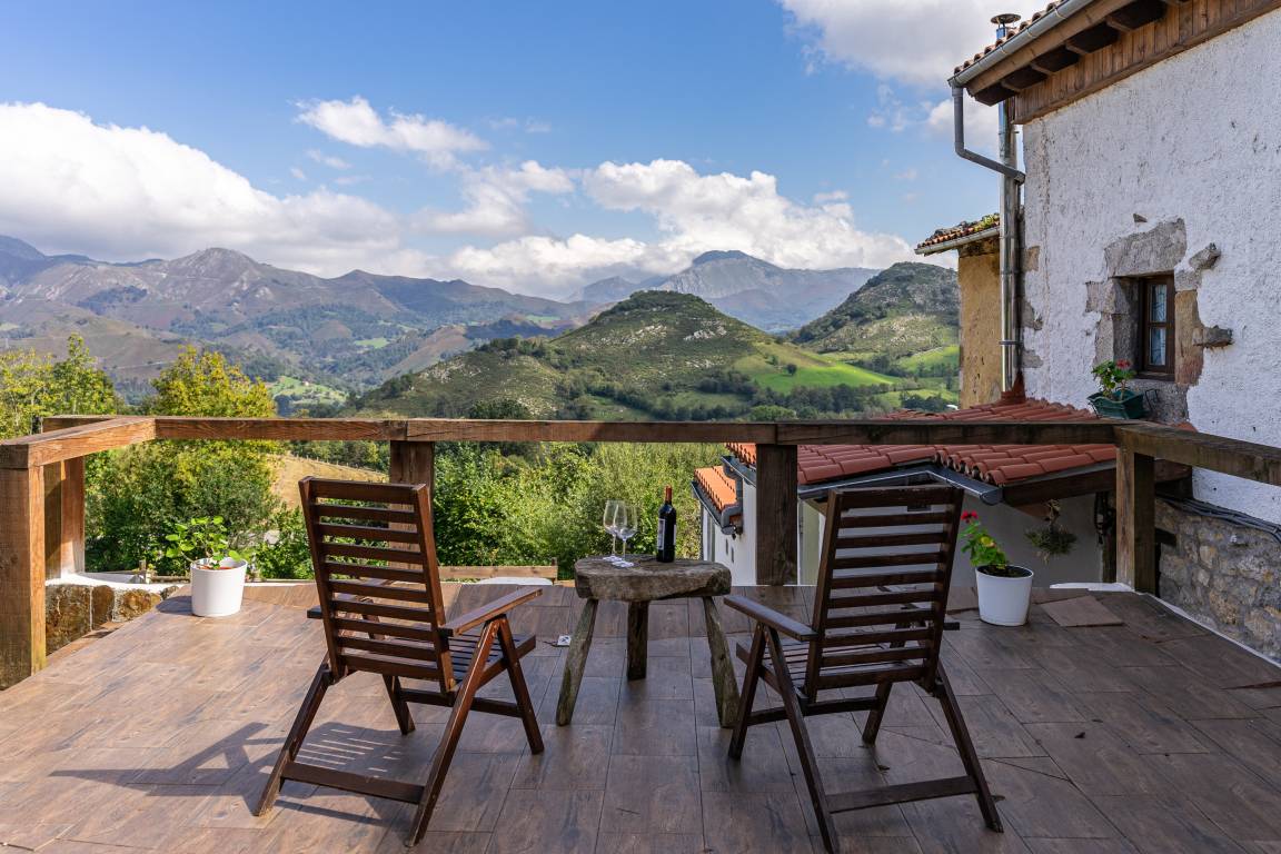 140 M² House ∙ 4 Bedrooms ∙ 8 Guests - Onís