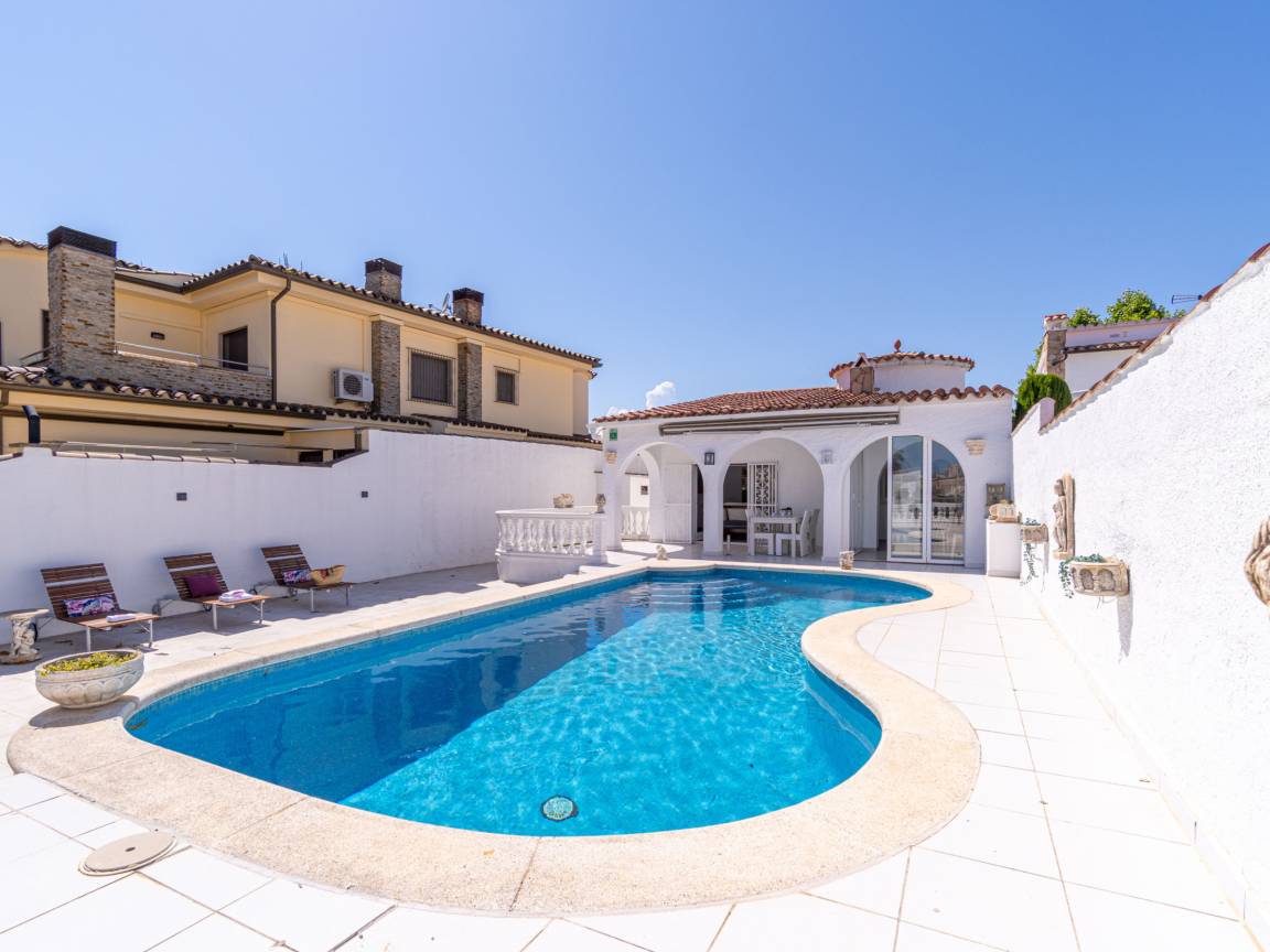 120 M² Villa ∙ 5 Chambres ∙ 8 Personnes - Empuriabrava