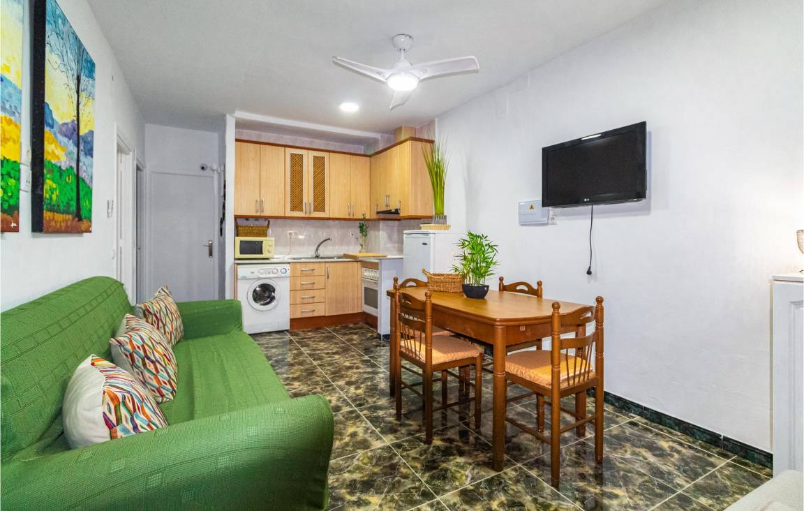90 M² Apartamento ∙ 3 Habitaciones ∙ 6 Huéspedes - Motril