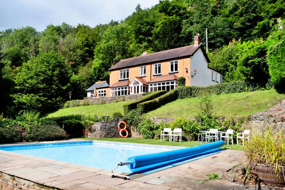 250 M² House ∙ 6 Bedrooms ∙ 14 Guests - Symonds Yat
