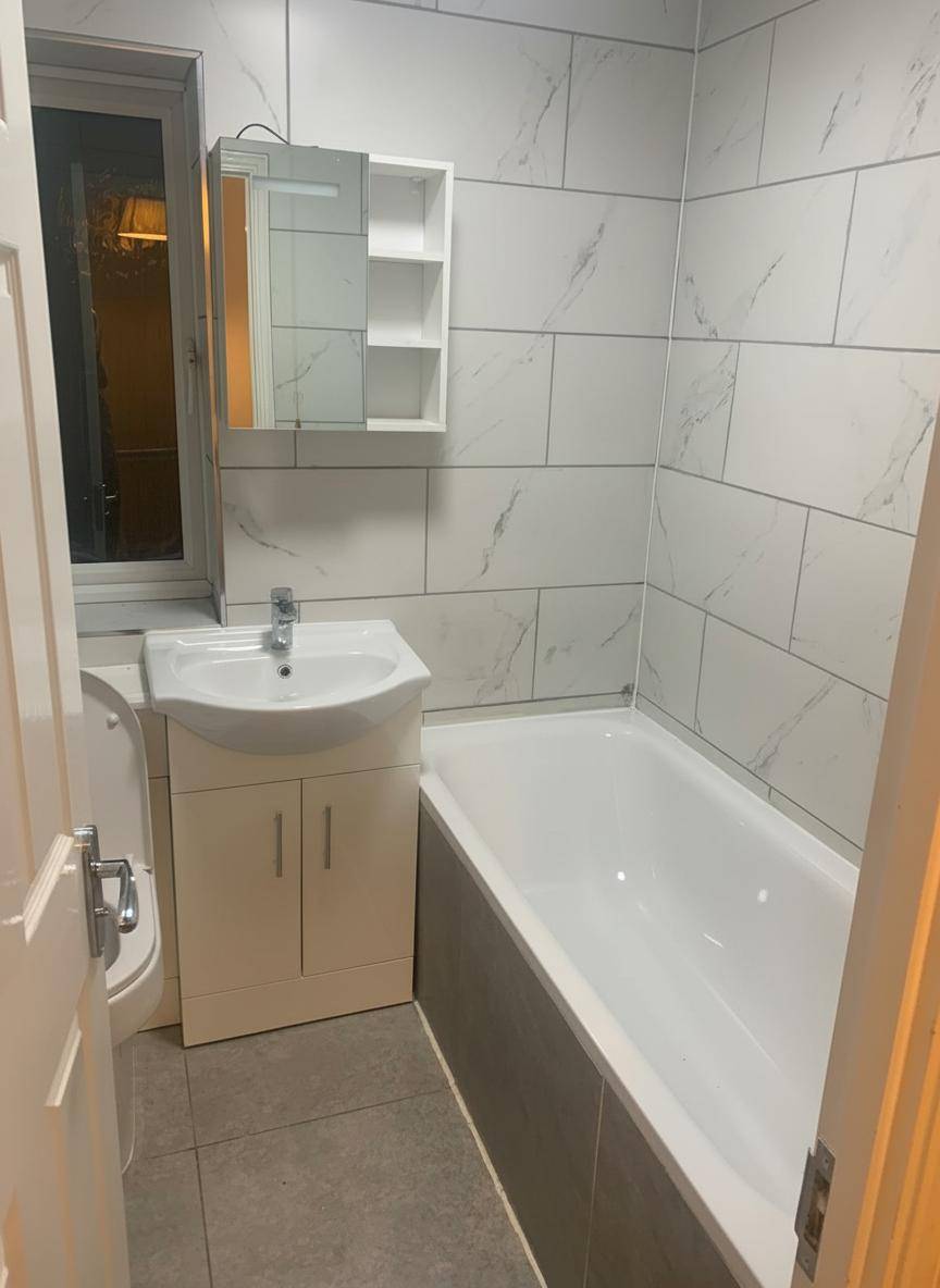 75 M² House ∙ 2 Bedrooms ∙ 5 Guests - Brentford