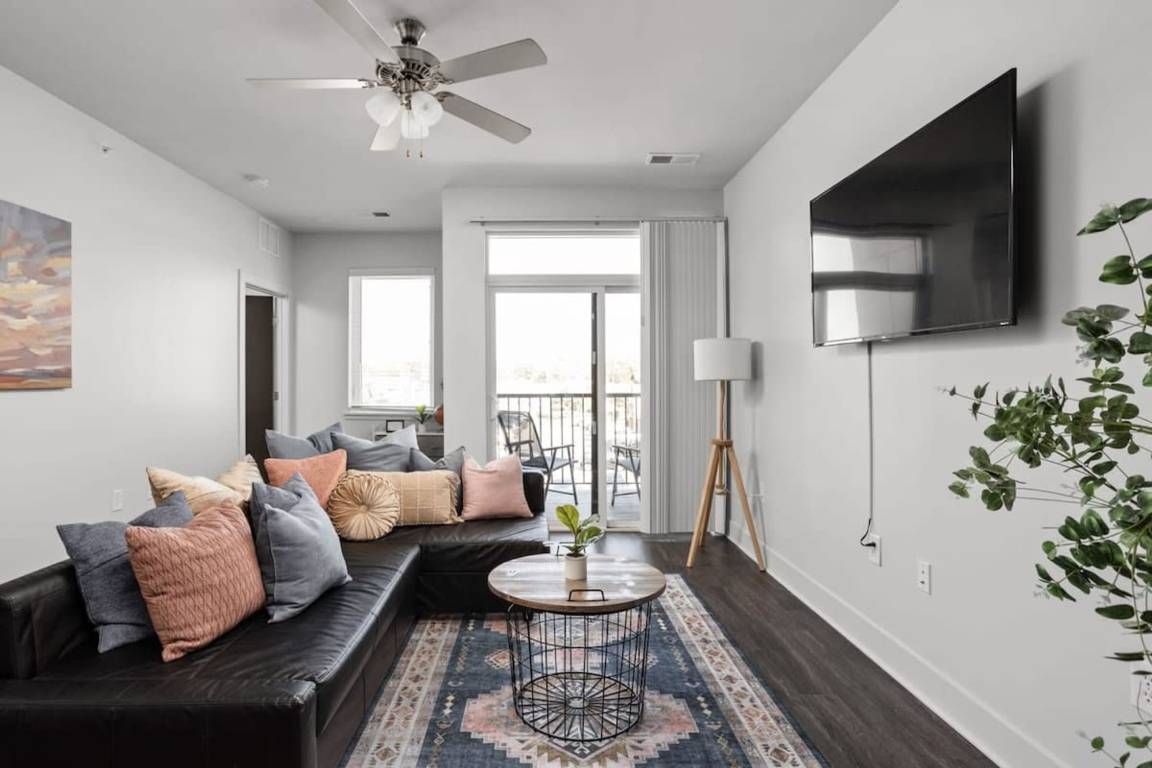 Apartment ∙ 2 Bedrooms ∙ 6 Guests - Castleton, IN