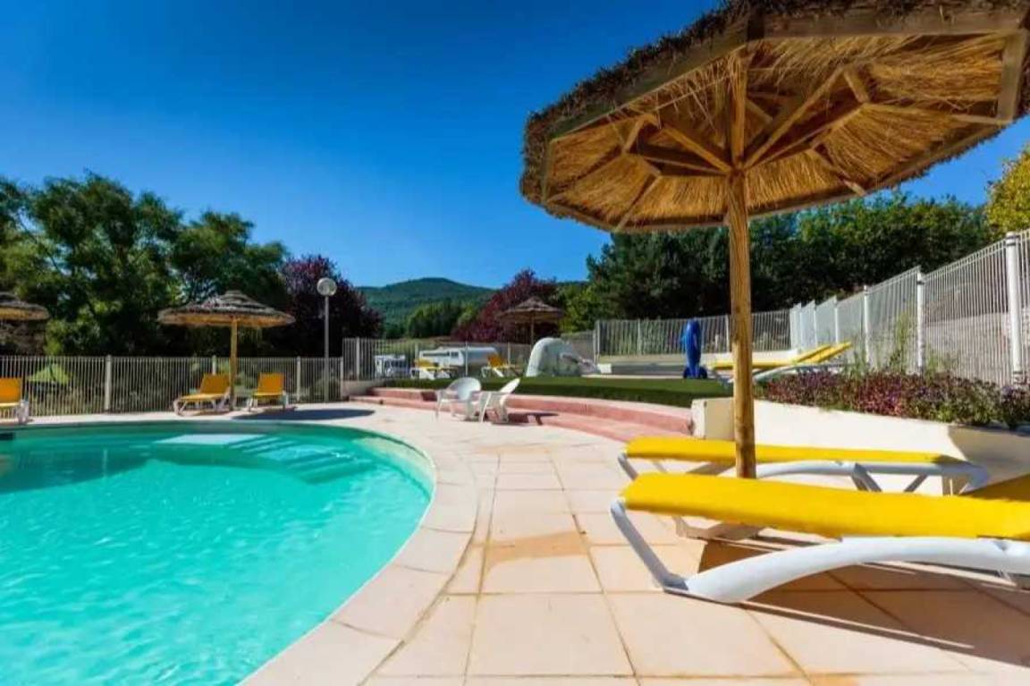 23 M² Camping ∙ 2 Chambres ∙ 4 Personnes - Régusse