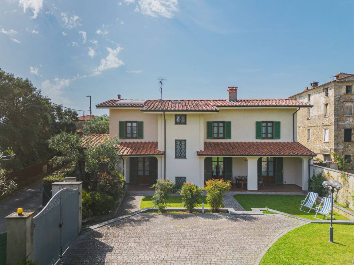 300 M² House ∙ 4 Bedrooms ∙ 10 Guests - Massa