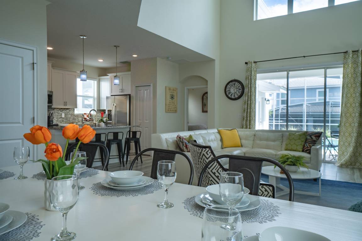 288 M² House ∙ 5 Bedrooms ∙ 14 Guests - Davenport, FL