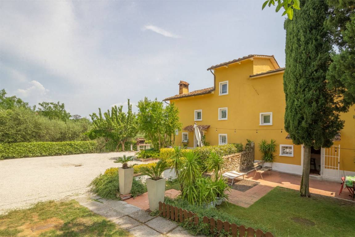 200 M² Farmhouse ∙ 6 Bedrooms ∙ 14 Guests - Pistoia