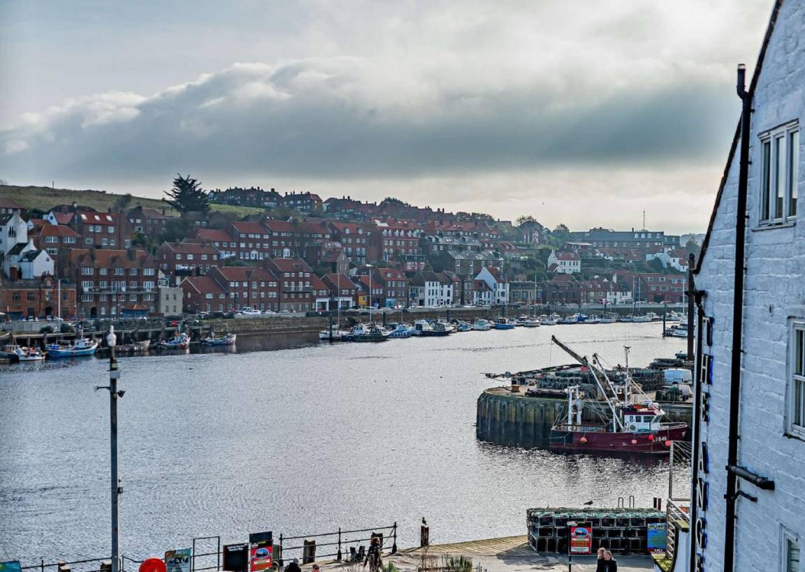 Apartment ∙ 5 Bedrooms ∙ 10 Guests - Whitby